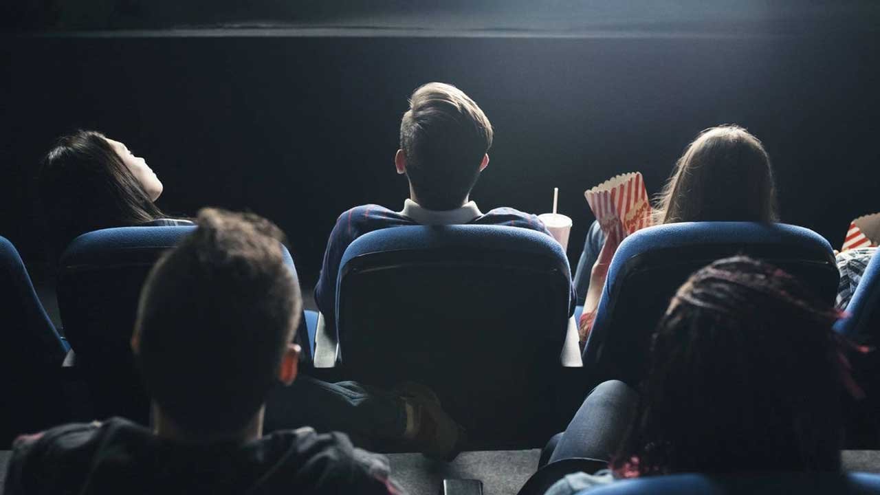 ¿Qué pasa si grabas una película en el cine?